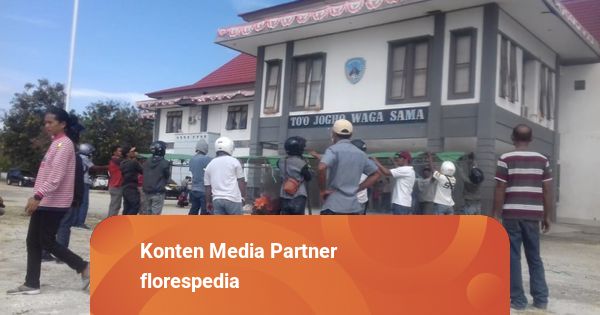 Tagih Janji Bupati, FPPN Bangun Tenda di Halaman Kantor Bupati Nagekeo ... Tagih Janji Bupati, FPPN Bangun Tenda di Halaman Kantor Bupati Nagekeo ...